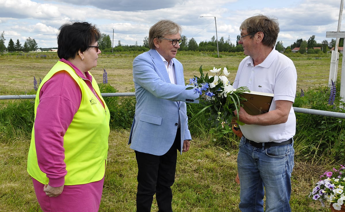 Seppo Kangas palkittiin Suomen Hippoksen kultaisella ansiomerkillä
