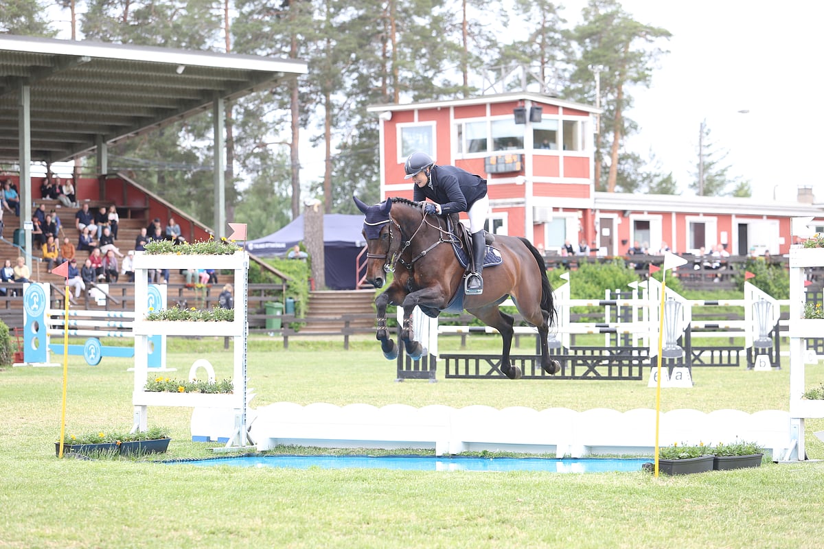 Esteratsastuksen SM-kilpailut: "Lähdetään pärjäämään ja voittamaan ...